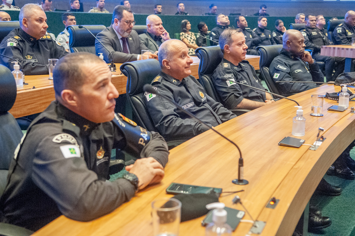 Em cerimônia de aniversário da Polícia Militar do DF, participantes ...