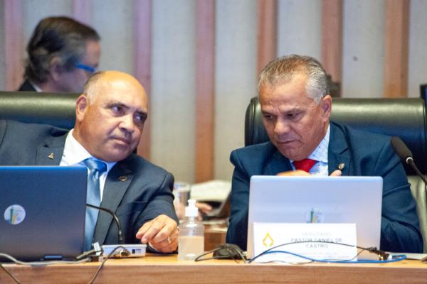 Pastor Daniel de Castro explica iluminação violeta do prédio da CLDF ...