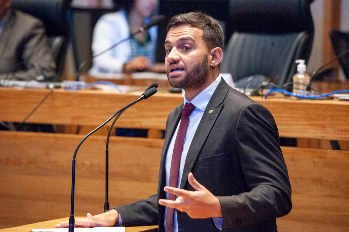 Distritais repudiam ofensas homofóbicas ao deputado Fábio Felix - CLDF