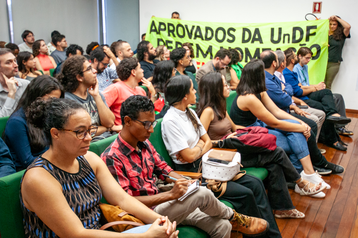 Professores e alunos da UnDF pedem gestão democrática em debate na CESC ...