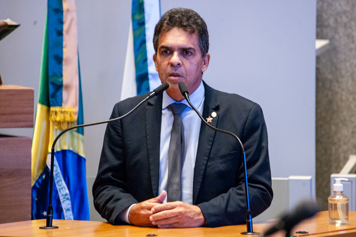 Ricardo Vale faz apelo à Secretaria da Cultura para que agilize análise de projetos - CLDF