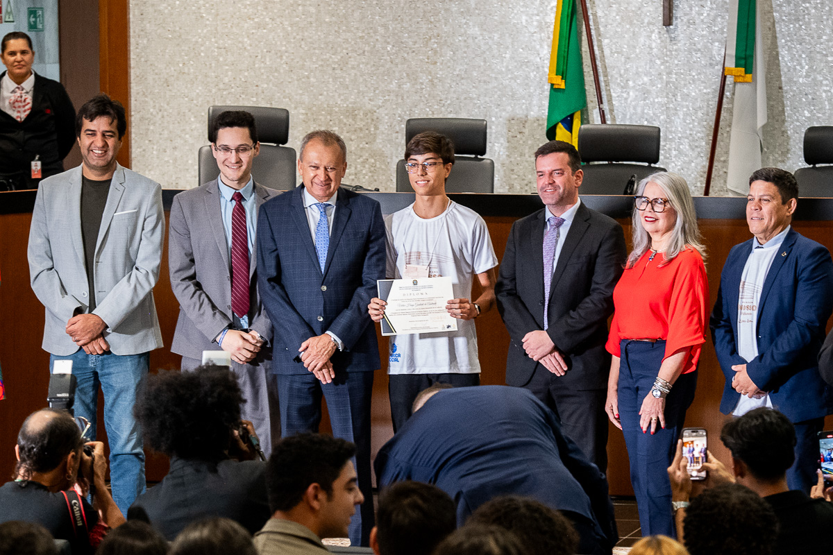 Estudantes eleitos no programa Nosso Parlamento são diplomados no TRE ...