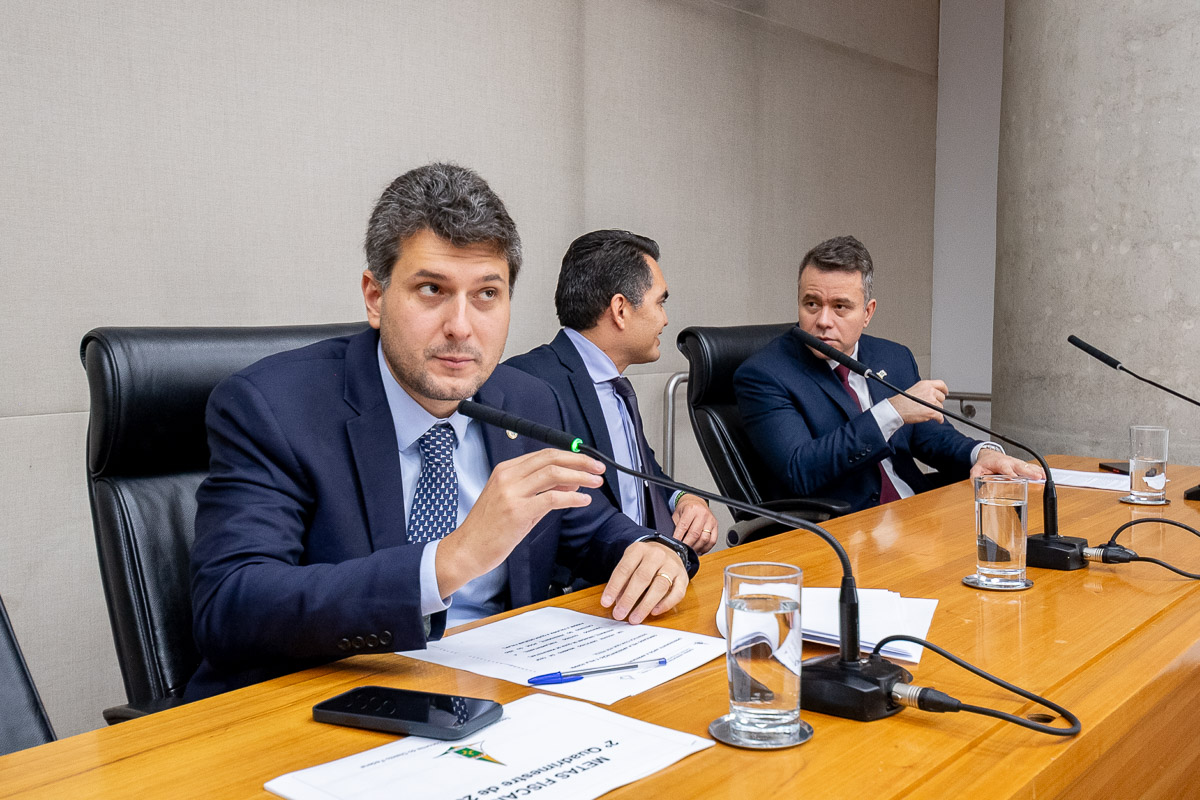 DF apresenta superávit fiscal e controle de despesa com pessoal - CLDF