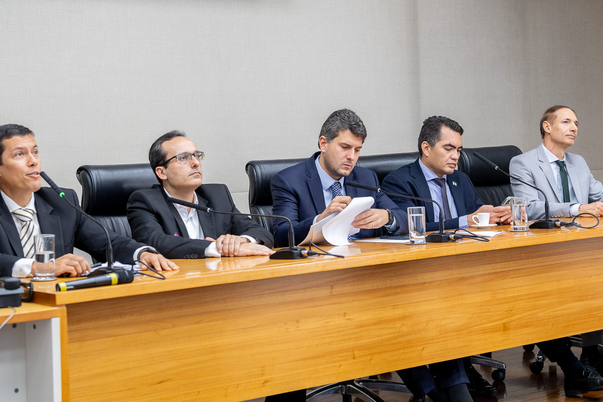 DF apresenta superávit fiscal e controle de despesa com pessoal - CLDF