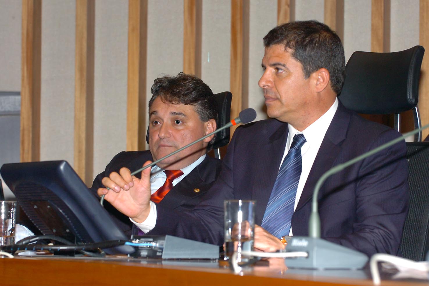 Patrício quer que governo explique motivos das demolições na Ponte Alta ...